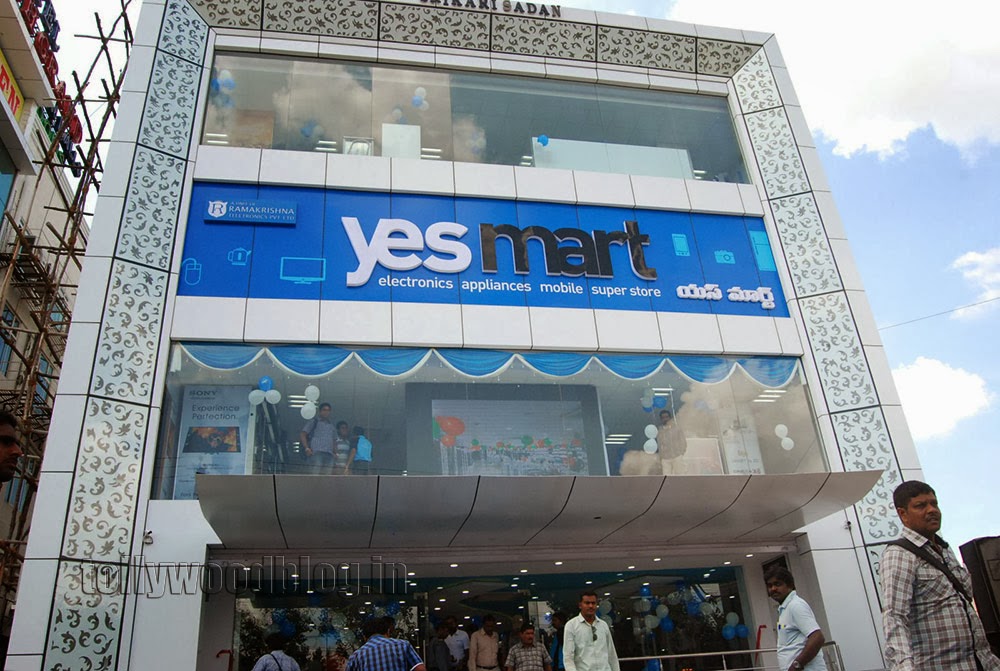 Yes Mart Electronics Mall launch by Kriti Karbanda photos gallery