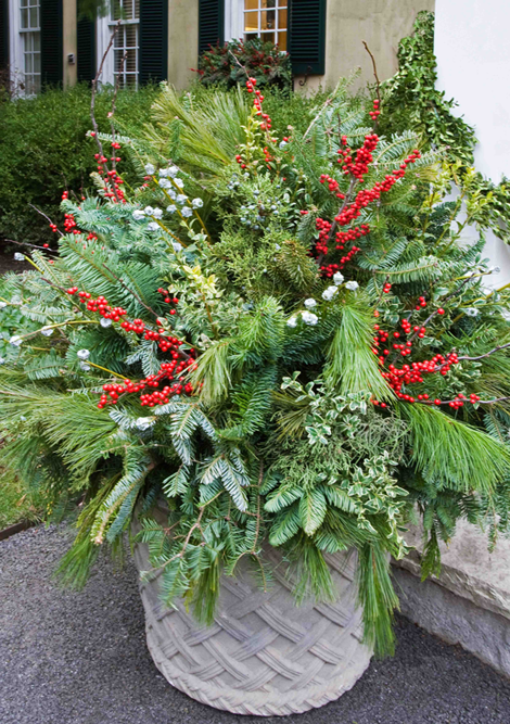 Pine Cones And Acorns Christmas Container Ideas For Your Entry pine-cones-and-acorns-christmas-container-ideas-for-your-entry