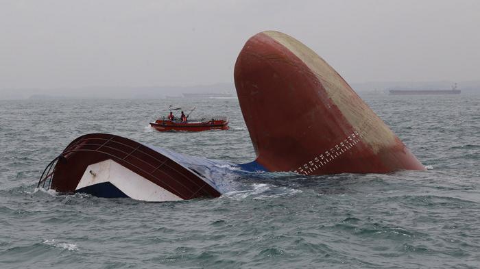 Motor Vessel MV. Thorco Cloud was sank after collision with motor tanker MT. Stolt Commitment ...