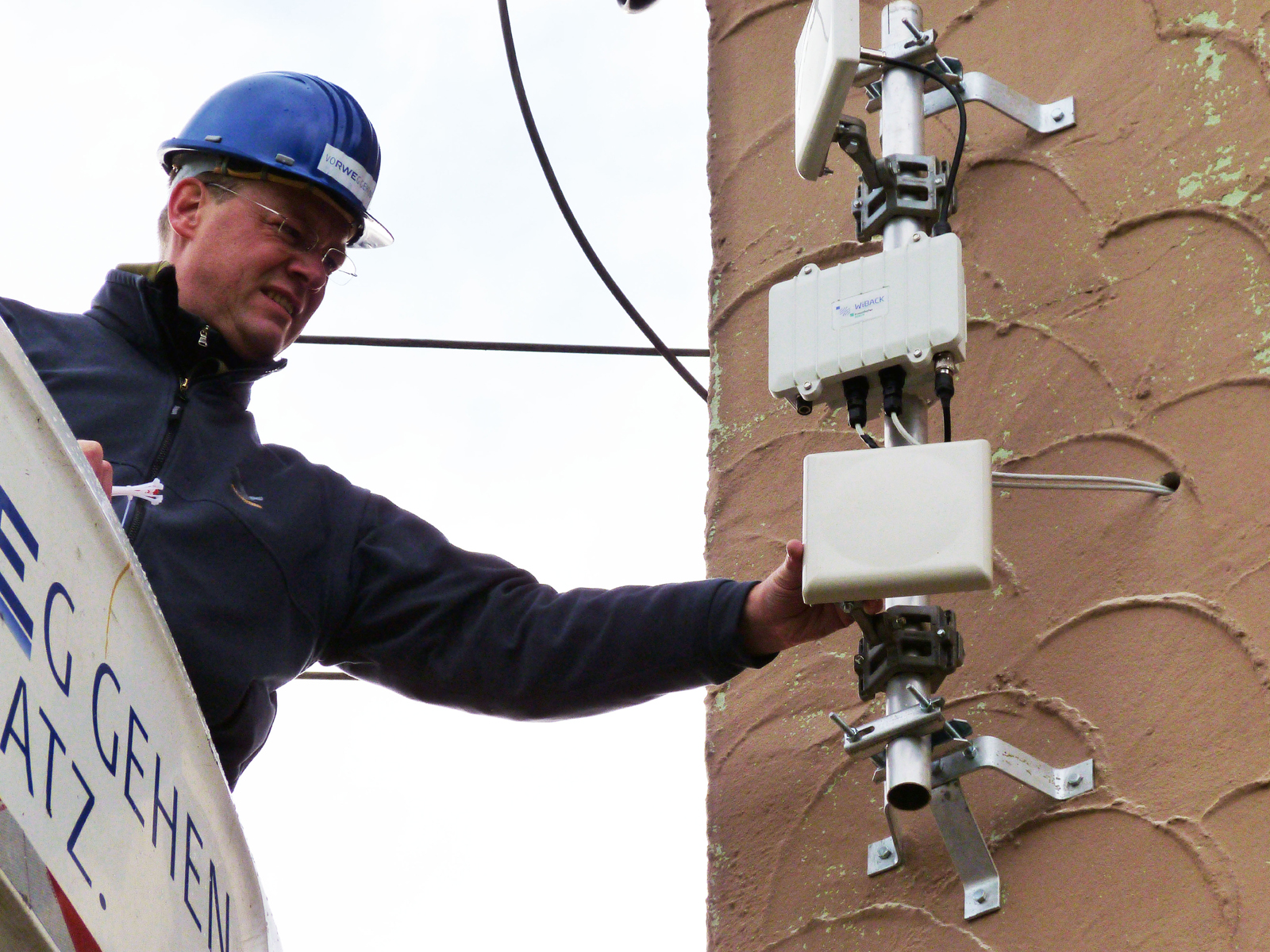 Lower Cost Carrier Grade Wireless Backhaul Communication Technology lower-cost-carrier-grade-wireless-backhaul-communication-technology