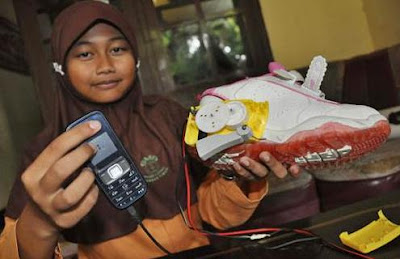 3s •: Safira Dwi Tyas Putri, Anak SMP di Lombok Penemu Sepatu listrik