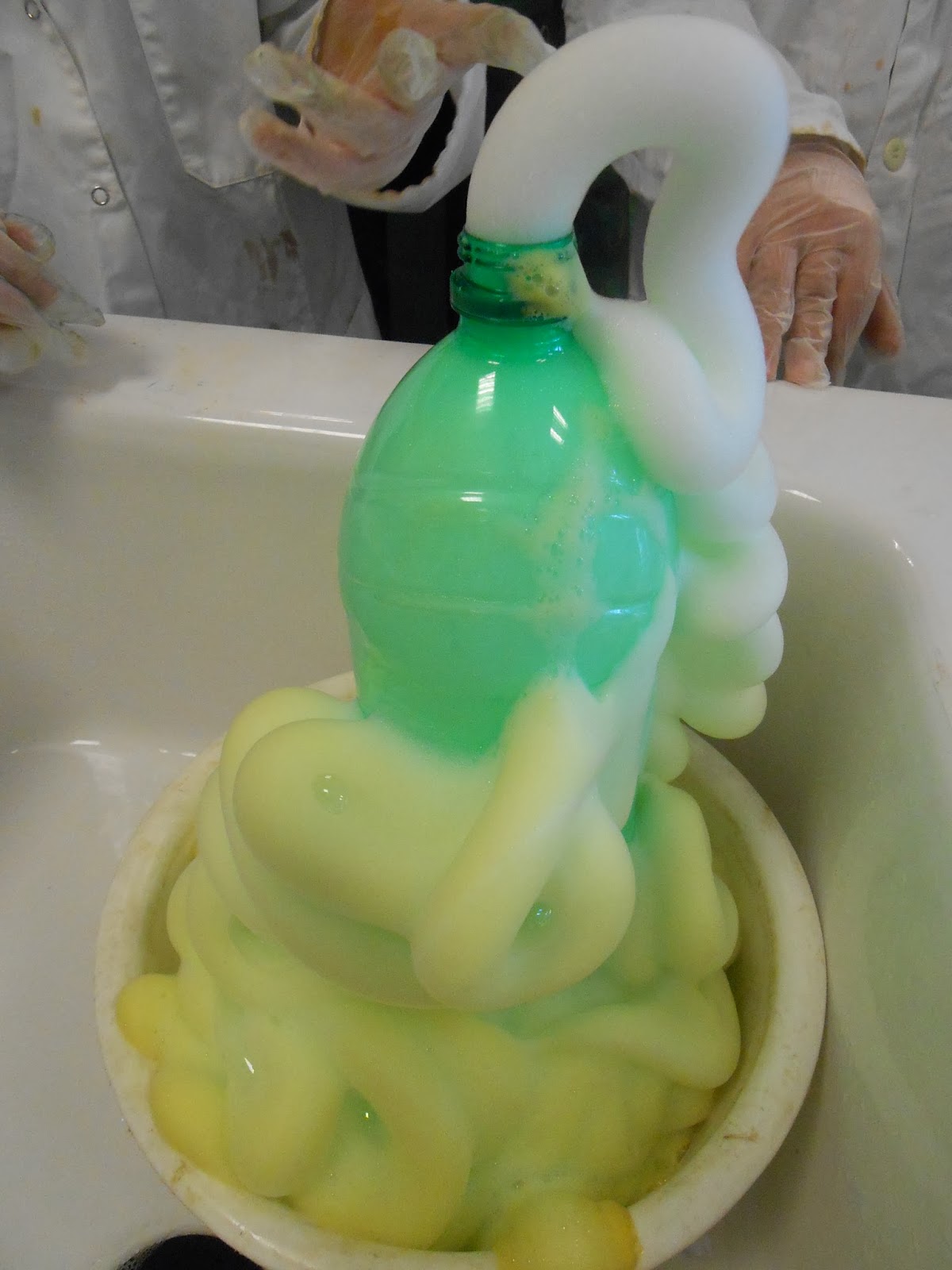 6-Le dentifrice d'éléphant | Club Sciences 2013