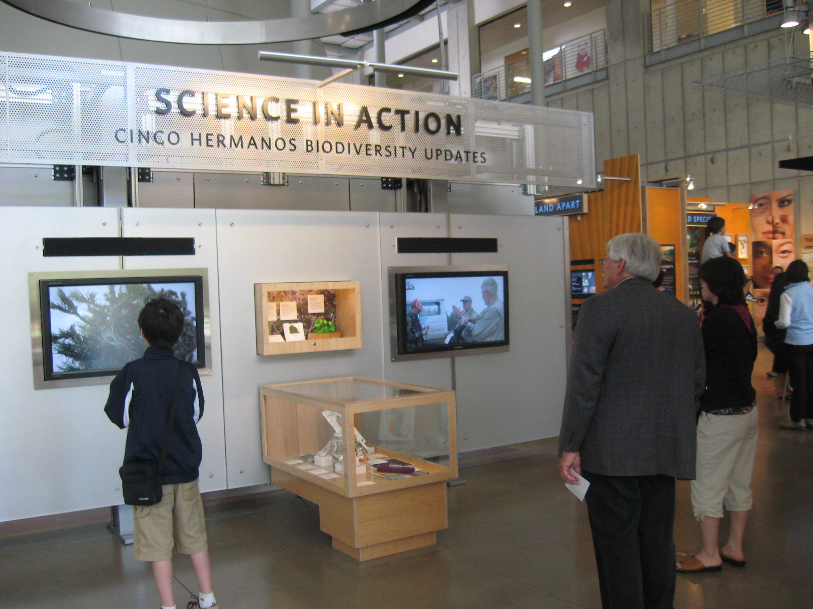 Museum Notes : Layering & Unlayering Exhibit Experiences Museum Notes : Layering & Unlayering Exhibit Experiences