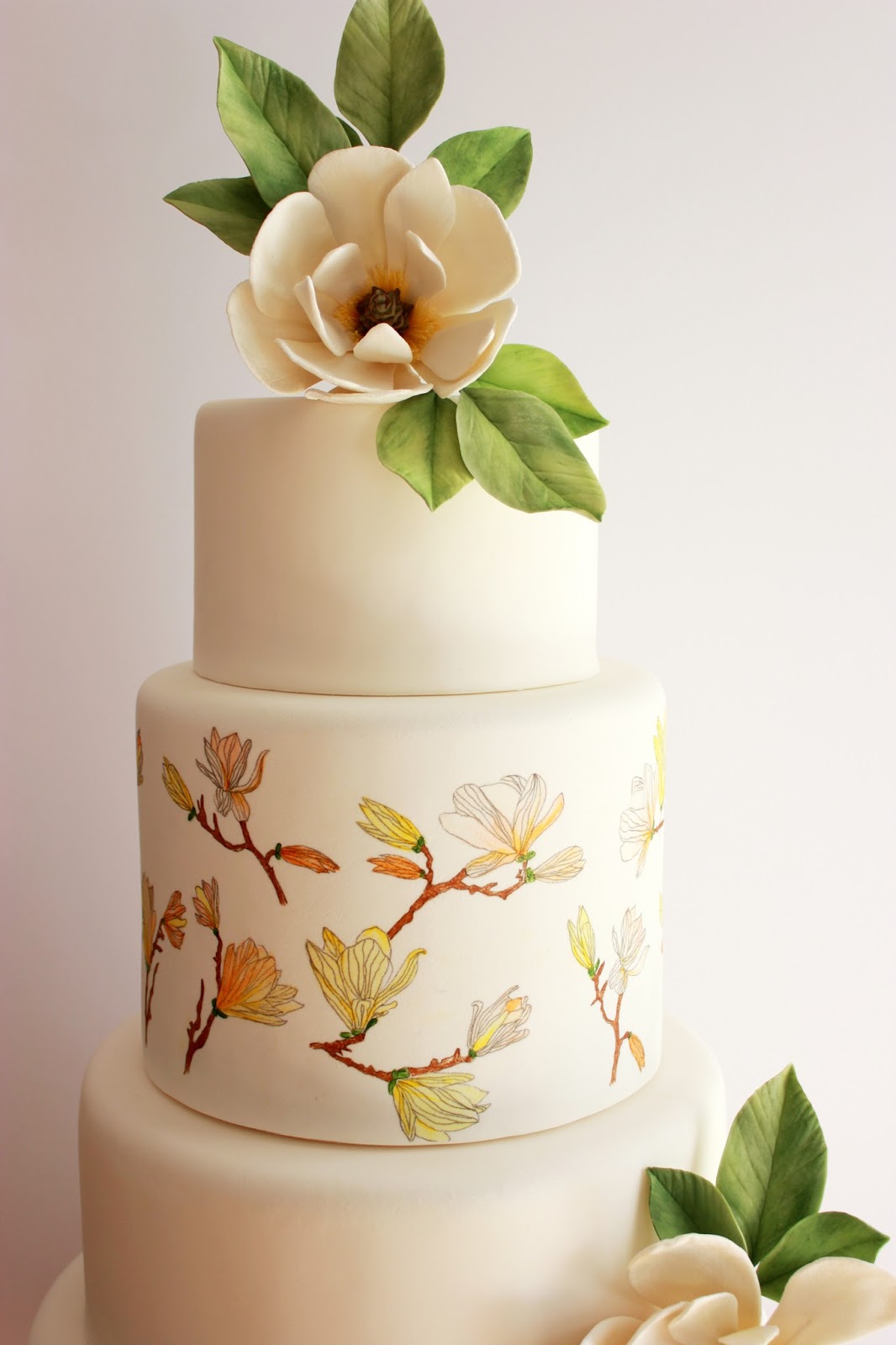 Kiara`s cakes: Tarta decorada con magnolias / Magnolias Wedding Cake Kiara`s cakes: Tarta decorada con magnolias / Magnolias Wedding Cake