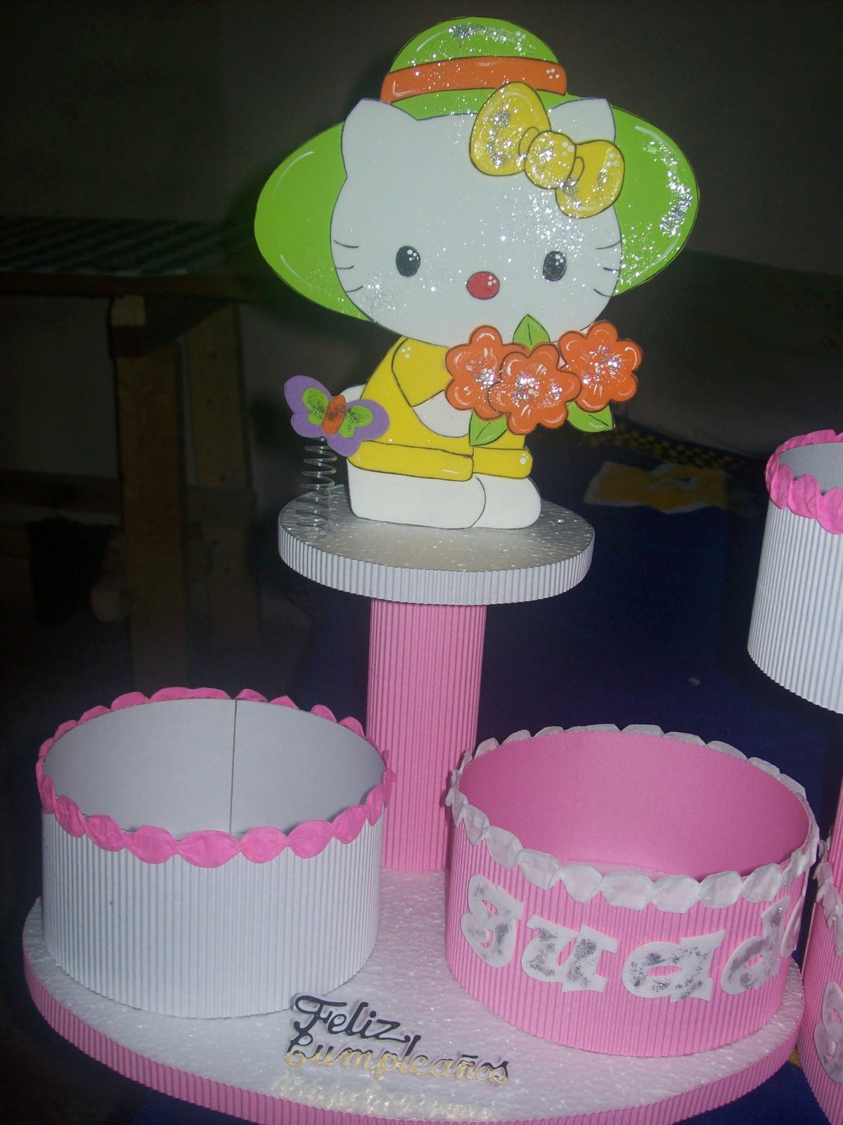 Centros de mesa de Hello Kitty en foami - Imagui
