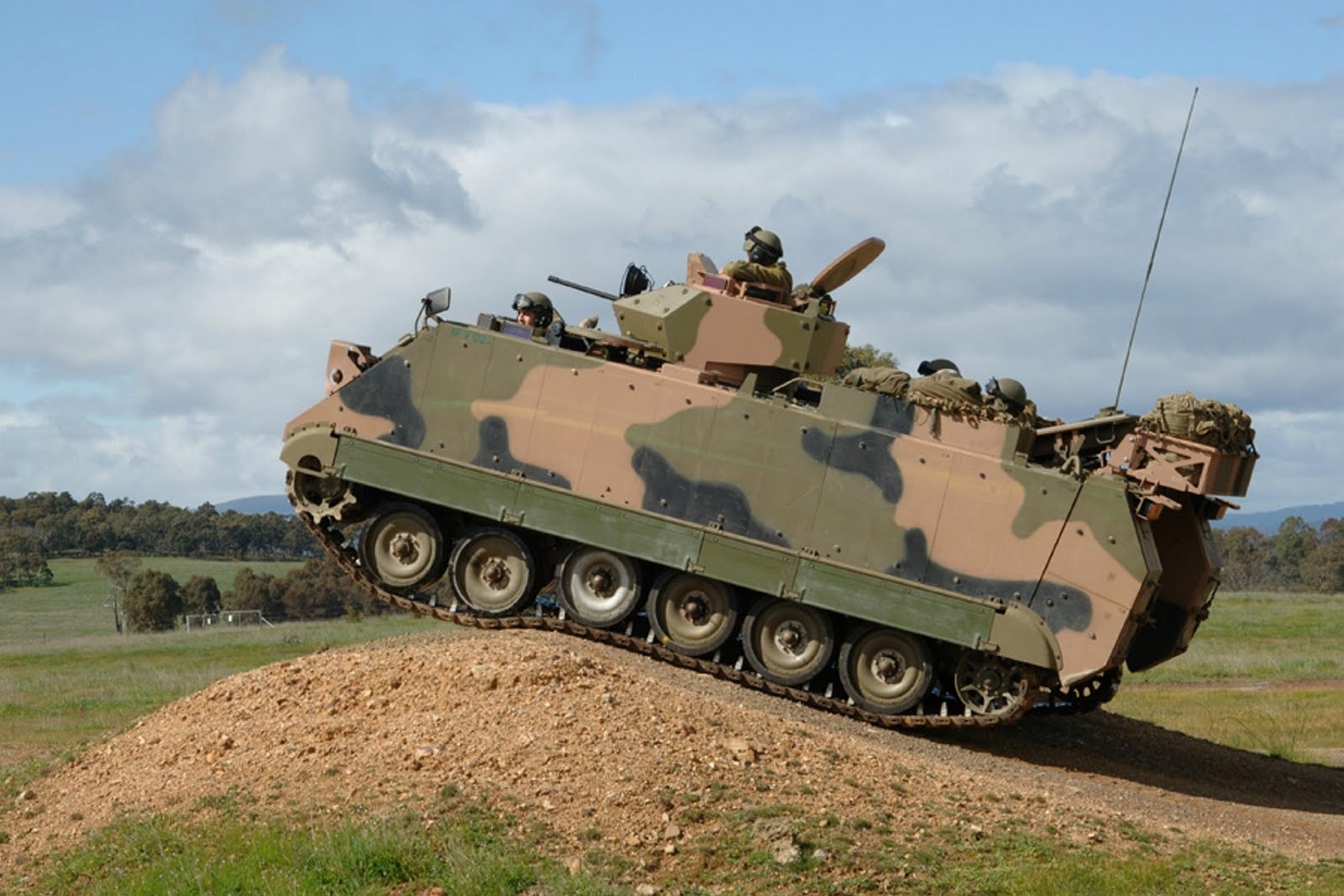 Armored Photos: M113 AS4