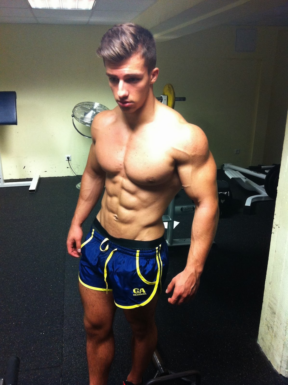 Daily Bodybuilding Motivation: Ripped Muscle Model Tim Gabel