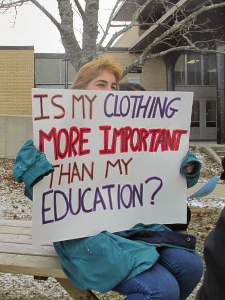 Dress Code and Gender Bias at emaze Presentation