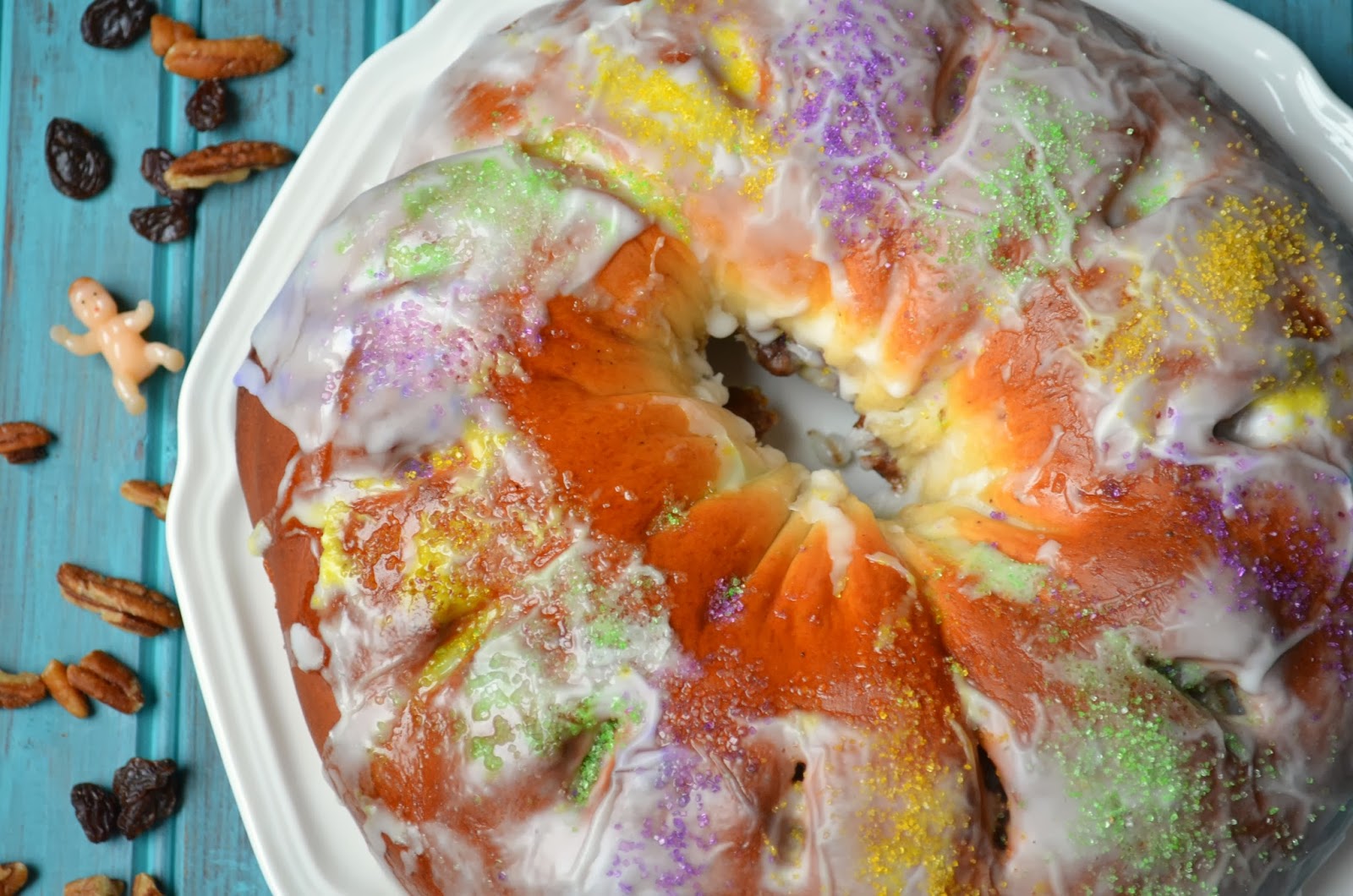 The Savvy Kitchen: Mardi Gras Kings Cake