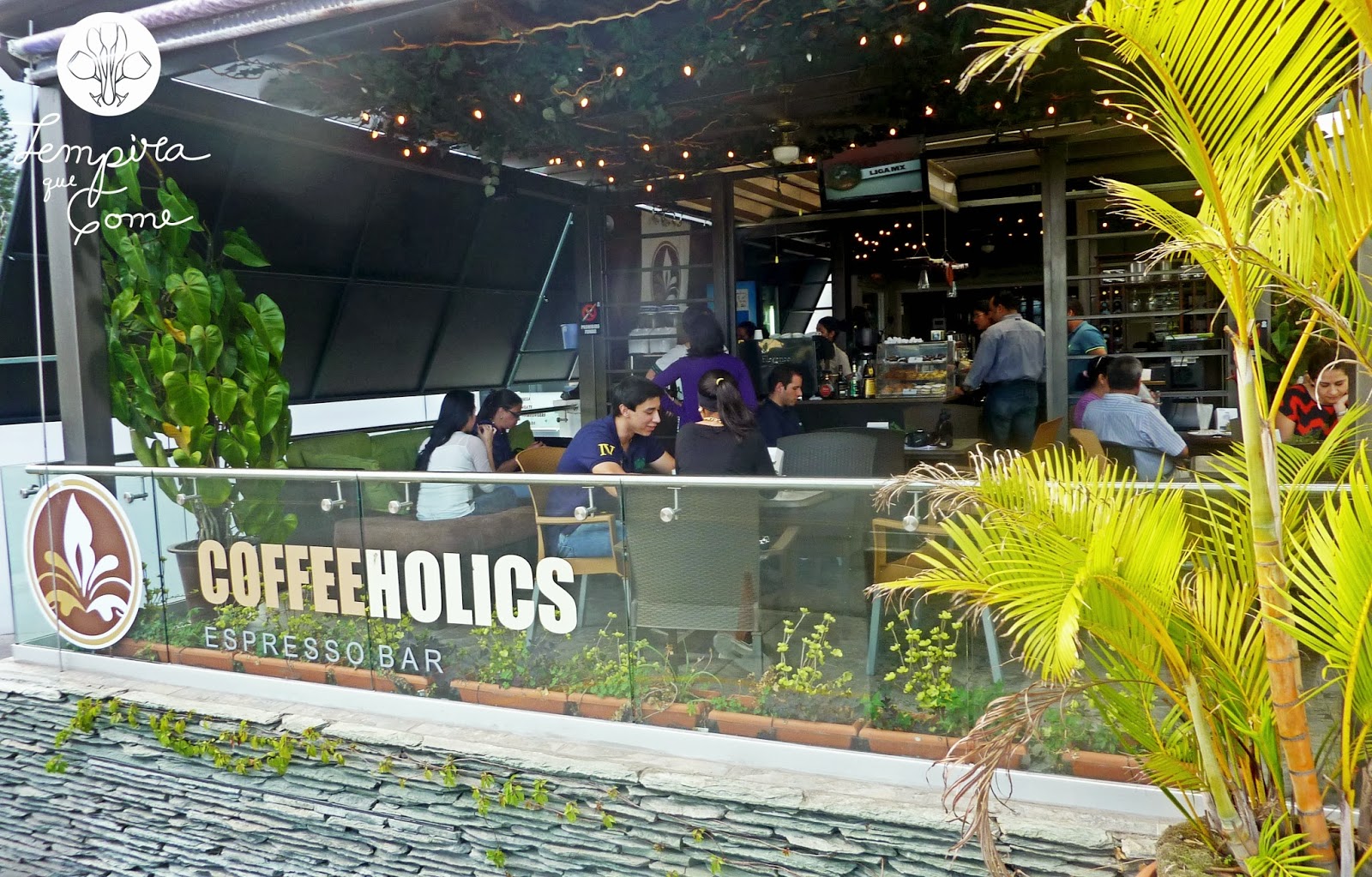 Lempira que Come: Coffee-Holics, una cafetería atractiva