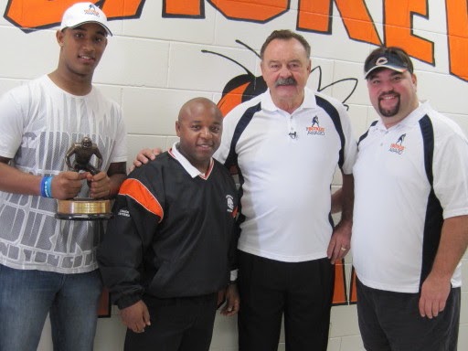 Leesburg Yellow Jackets Football News: Leesburg linebacker Noor Davis ... Leesburg Yellow Jackets Football News: Leesburg linebacker Noor Davis ...