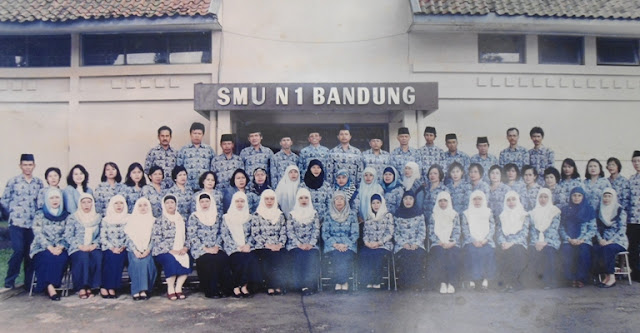PERPUSTAKAAN SMAN 1 Bandung: Keluarga Besar SMUN 1 Bandung Tahun 1996 PERPUSTAKAAN SMAN 1 Bandung: Keluarga Besar SMUN 1 Bandung Tahun 1996