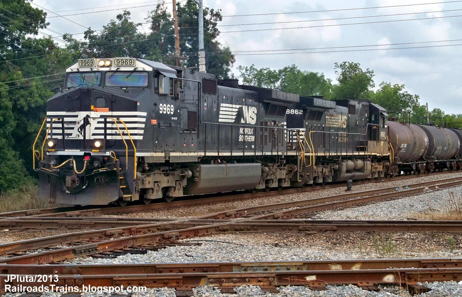 RAILROAD Freight Train Locomotive Engine EMD GE Boxcar BNSF,CSX,FEC,Norfolk Southern,UP,CN,CP ...