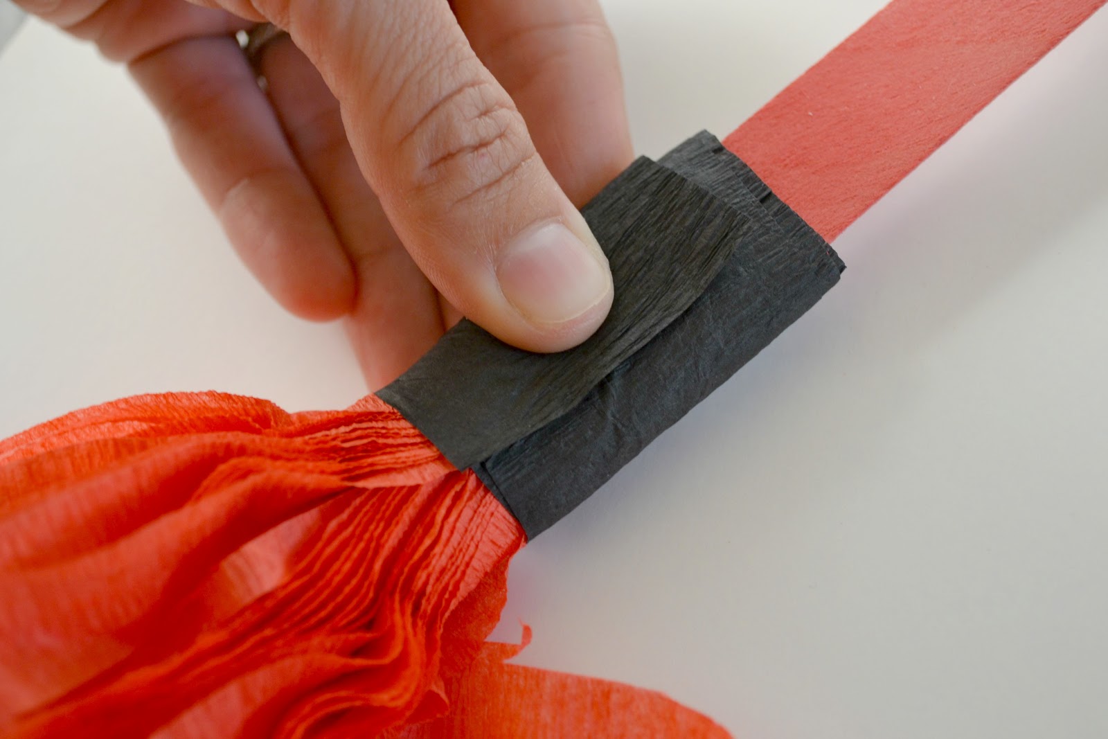 DIY Crepe Paper Pom Pom DIY Pom Poms Crepe Paper Pom Poms Handmade diy-crepe-paper-pom-pom-diy-pom-poms-crepe-paper-pom-poms-handmade