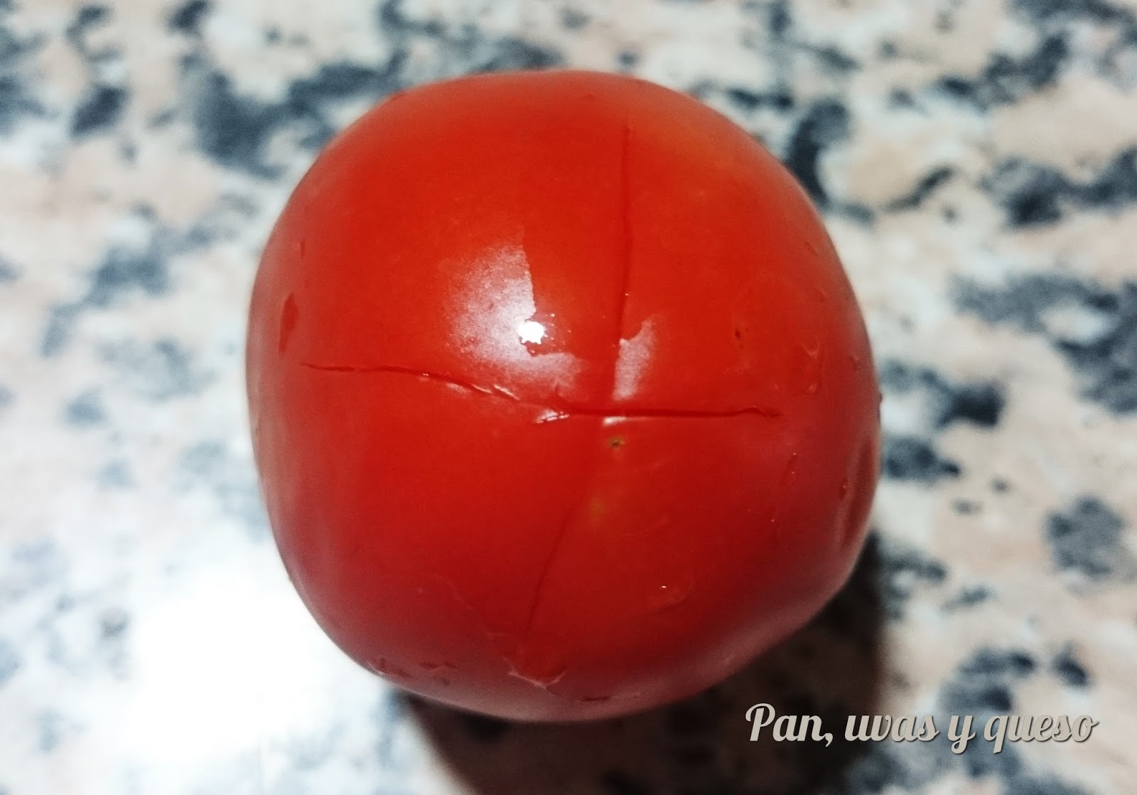 Cómo pelar tomates fácilmente - Pan, uvas y queso Cómo pelar tomates fácilmente - Pan, uvas y queso