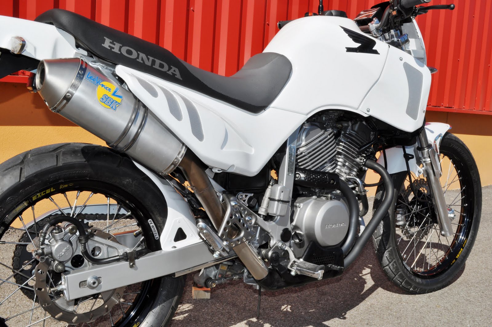 GP CONCEPT: TRANSALP 600 SUPERMOTARD