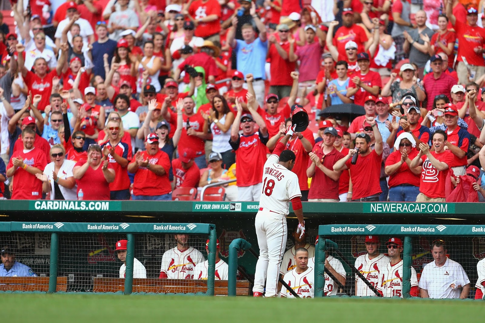 오늘 요다니 벤츄라는 글러브와 스파이크에 no.18을 달고 등판합니다 : MLBPARK