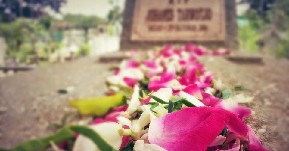 Tradisi Nyekar, Ziarah Jelang Lebaran » Budaya Indonesia Tradisi Nyekar, Ziarah Jelang Lebaran » Budaya Indonesia