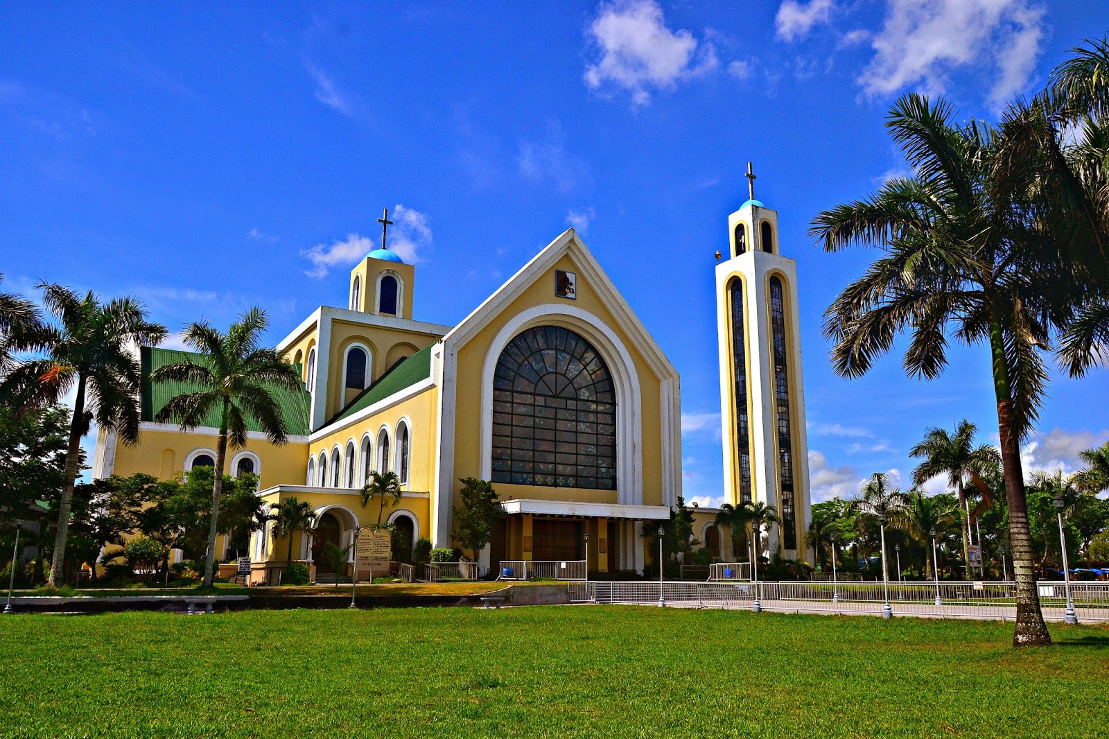 Naga City Visita Iglesia Adventure