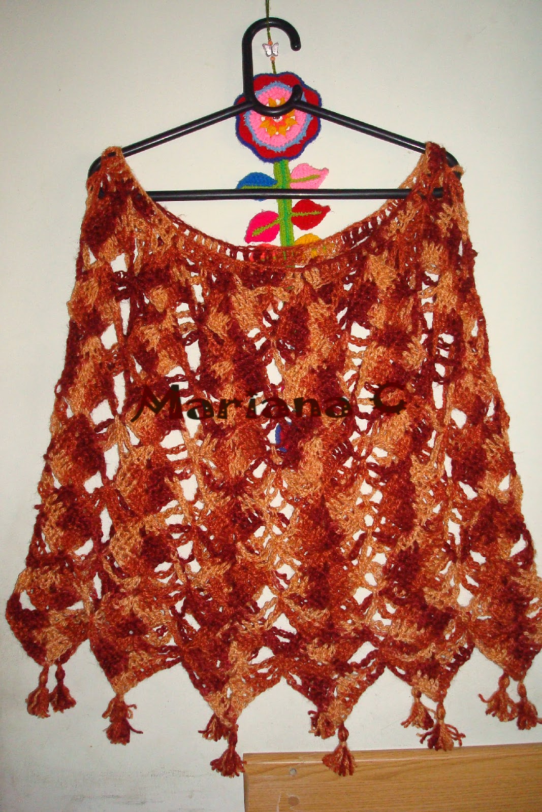 Mariana, Teje y Desteje con Amor: Capita o poncho tejido a Crochet Mariana, Teje y Desteje con Amor: Capita o poncho tejido a Crochet