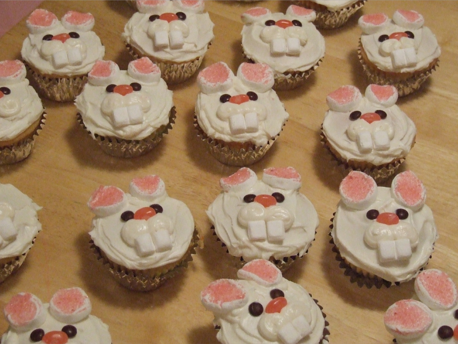 Clever, Crafty, Cookin' Mama: Cutest Bunny Cupcakes
