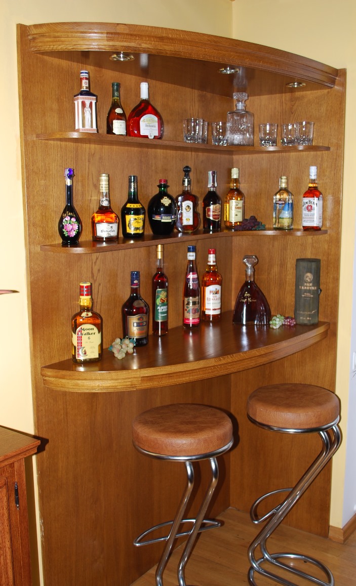 Świat drewna: Drewniany barek na alkohol Świat drewna: Drewniany barek na alkohol