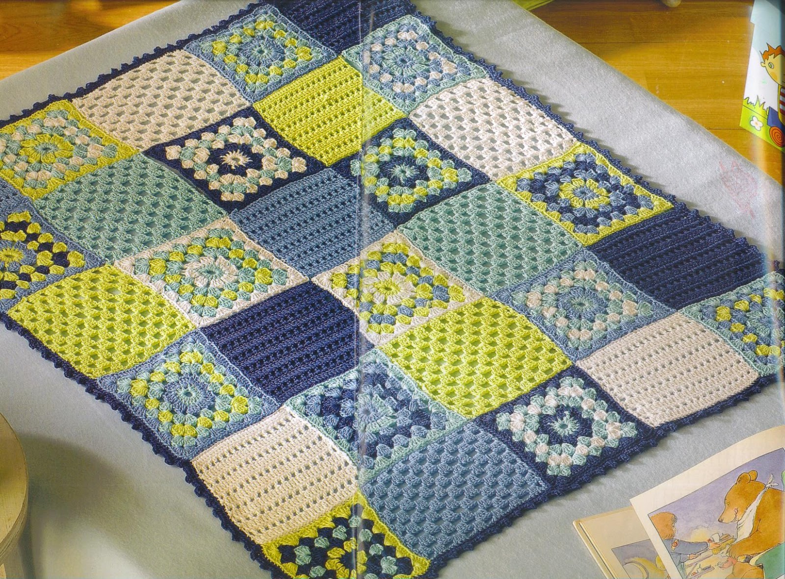 Le chiacchere di Simo... ricamo, maglia, uncinetto e cucito: copertina patchwork gialla e blu