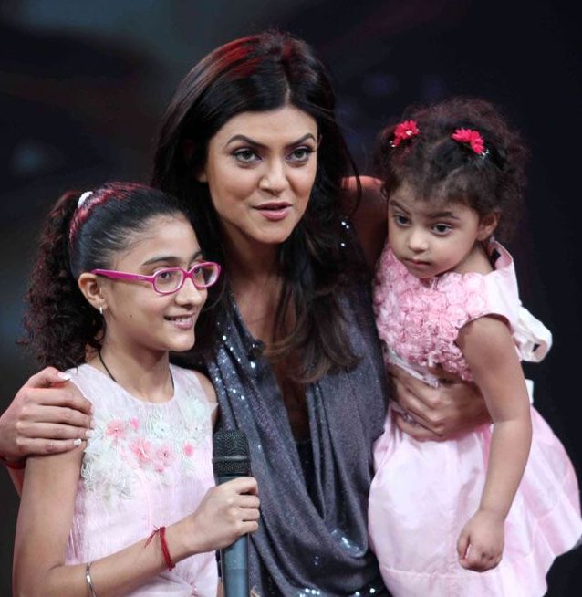 Indian Celebs: sushmita sen with her daughter renee and alisah