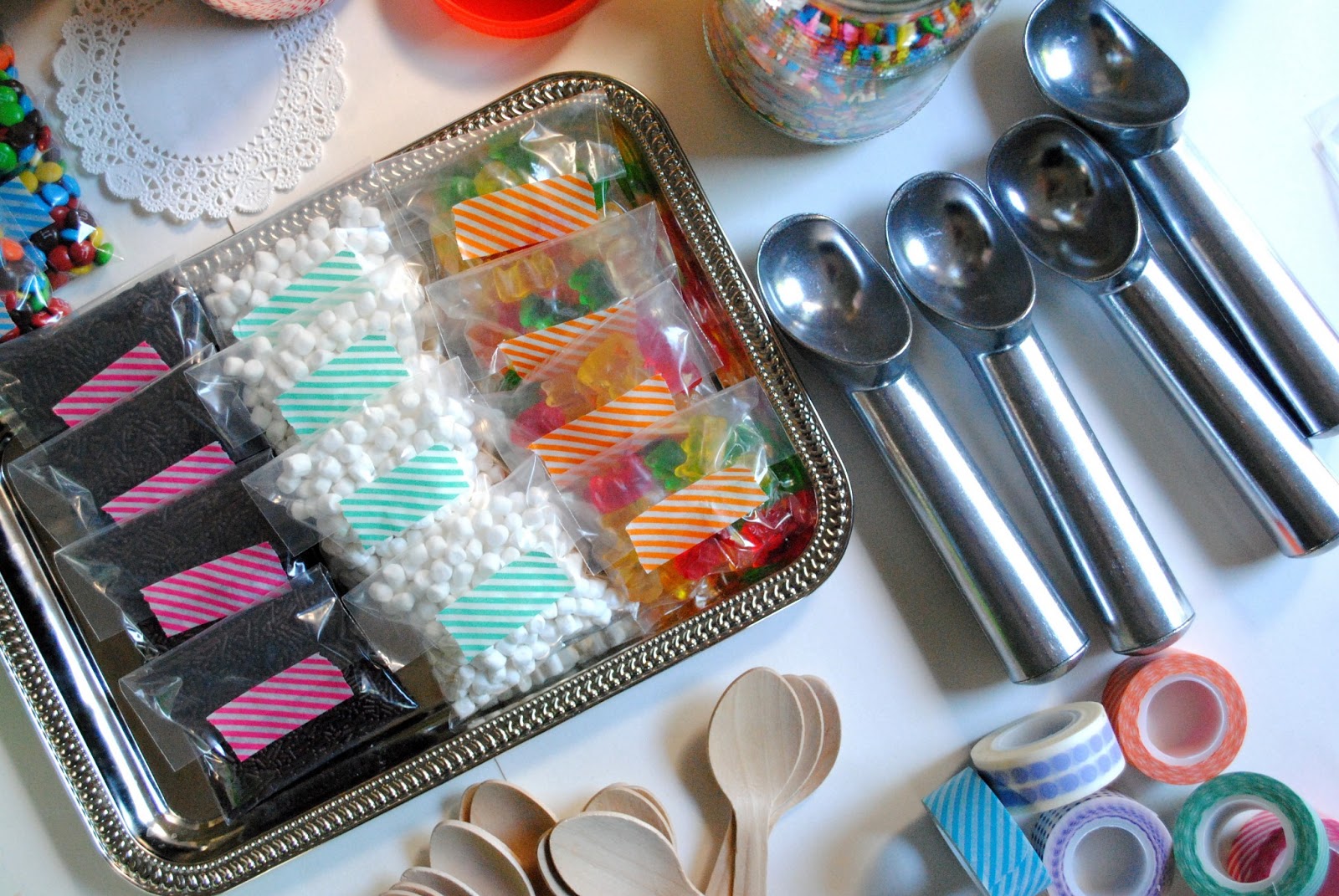 end of the year teacher gifts: DIY ice cream sundae kits | a pretty ...