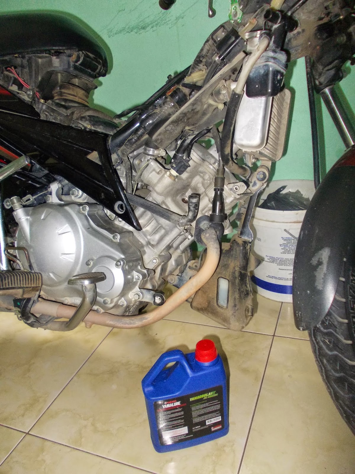 cara mengganti air radiator dan busi jupiter mx 2009 cara mengganti air radiator dan busi jupiter mx 2009