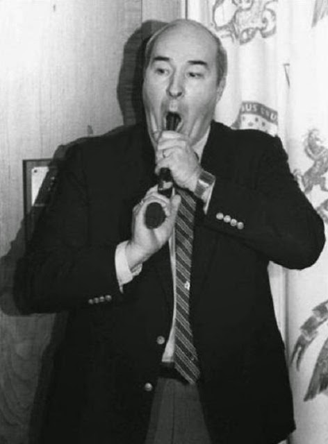 .Estranhos Entre Nós: O Caso de Robert Budd Dwyer