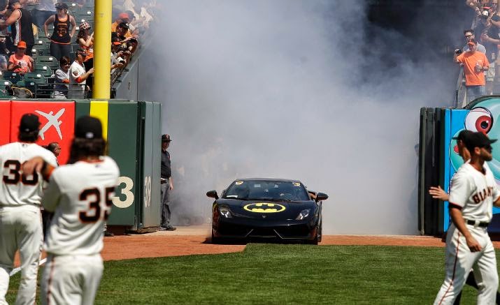 ARI vs SF, 개막전 시구는 소년 영웅.swf : MLBPARK