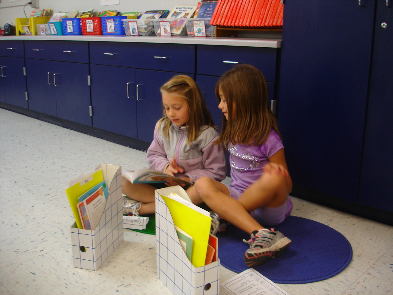 Daily 5- Read to Someone (LOTS of freebies!) | Tori's Teacher Tips ...