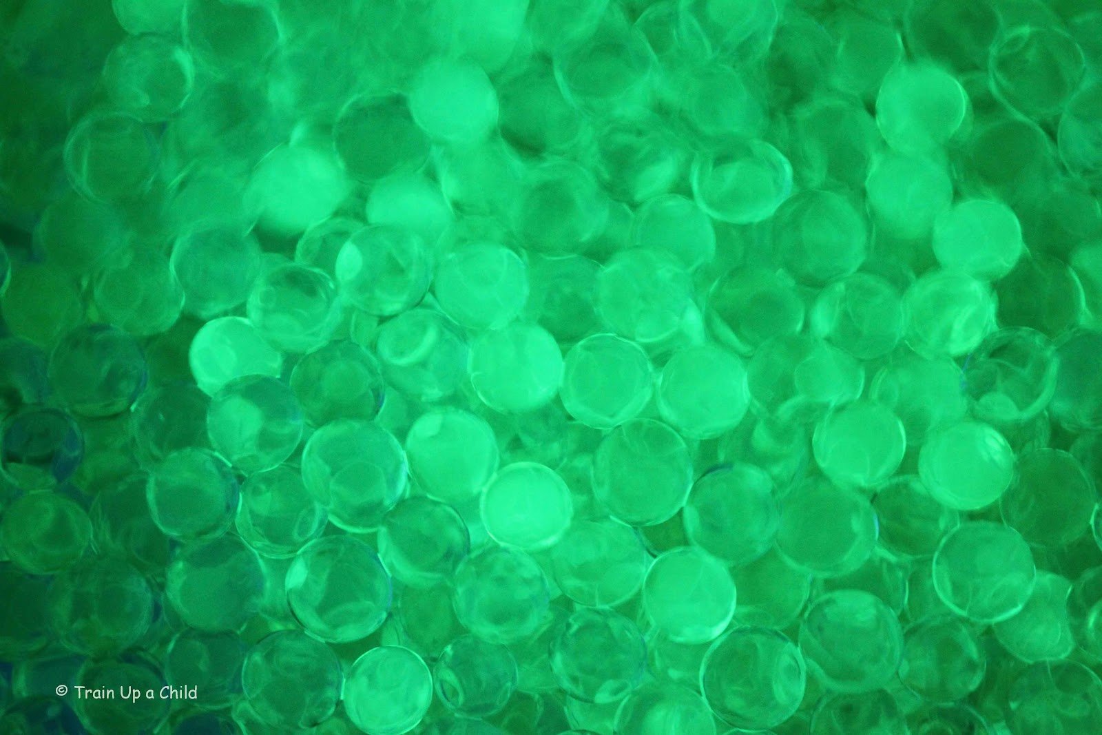 Design Context HOW TO MAKE GLOW IN THE DARK WATER BEADS UV REACTANT design-context-how-to-make-glow-in-the-dark-water-beads-uv-reactant
