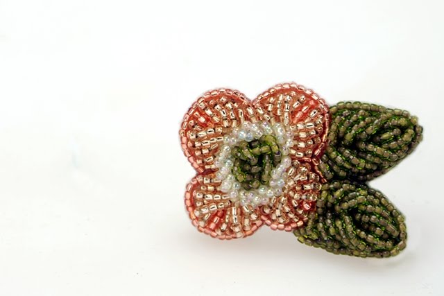 Amanda Shellnut: Iroquois Raised Beadwork Amanda Shellnut: Iroquois Raised Beadwork