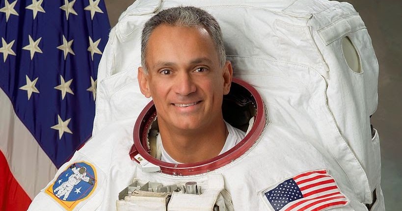 John Danny Olivas - MEXICO EN EL ESPACIO