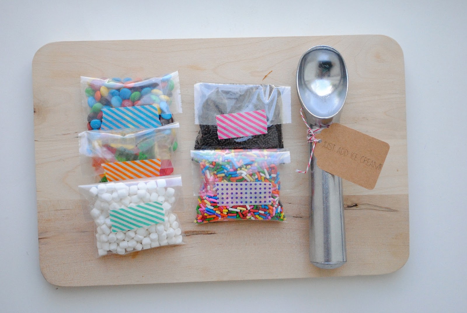 end of the year teacher gifts: DIY ice cream sundae kits | a pretty ...