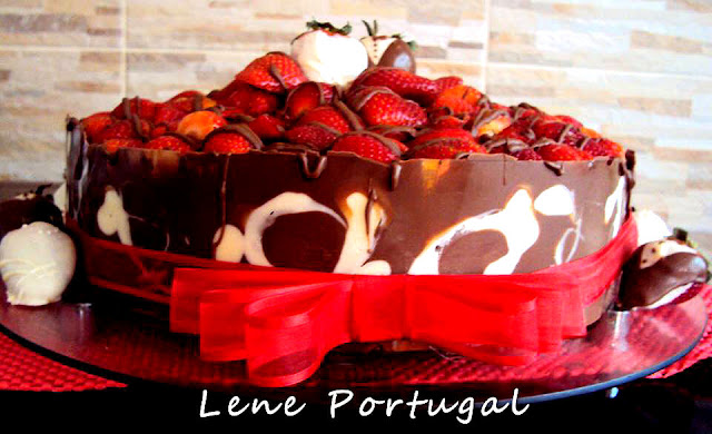 Culinária-Receitas - Mauro Rebelo: Bolo de Chocolate com Morangos Lindo