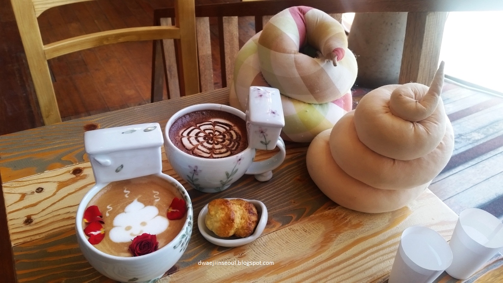 Dwaeji In Seoul: Ddo-ong Cafe (poop cafe), Insadong