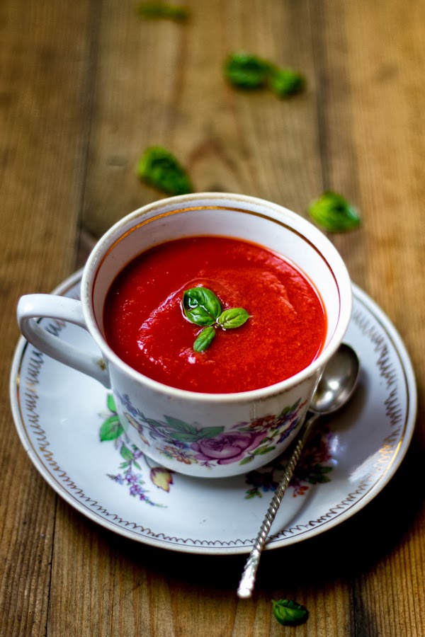 Suus Sulav Toidublogi: Tomatisupp värsketest tomatitest. Suitsujuustune..
