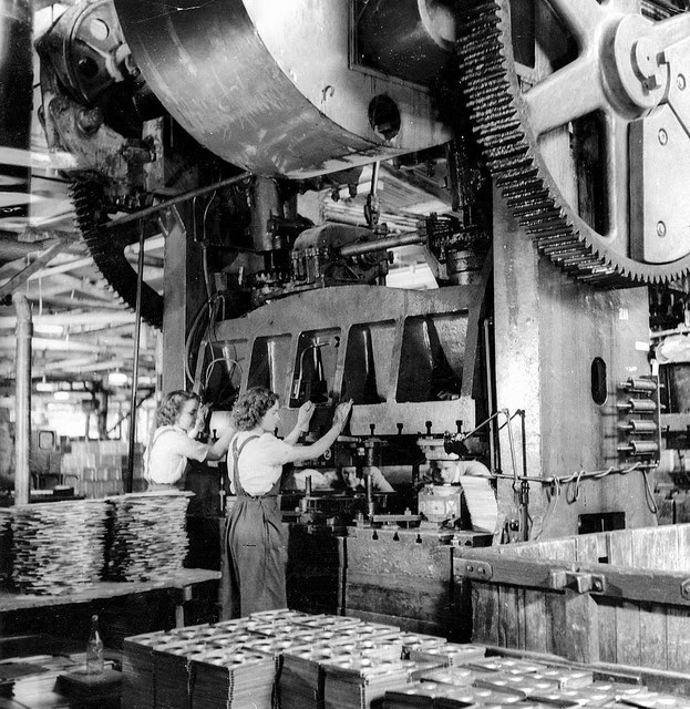 Pcitures Of South Australian Women Working In Munitions Factory During ...