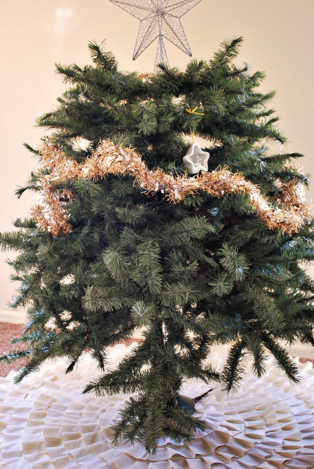 Sarah Dawn Designs Shabby Christmas Tree Skirt DIY sarah-dawn-designs-shabby-christmas-tree-skirt-diy