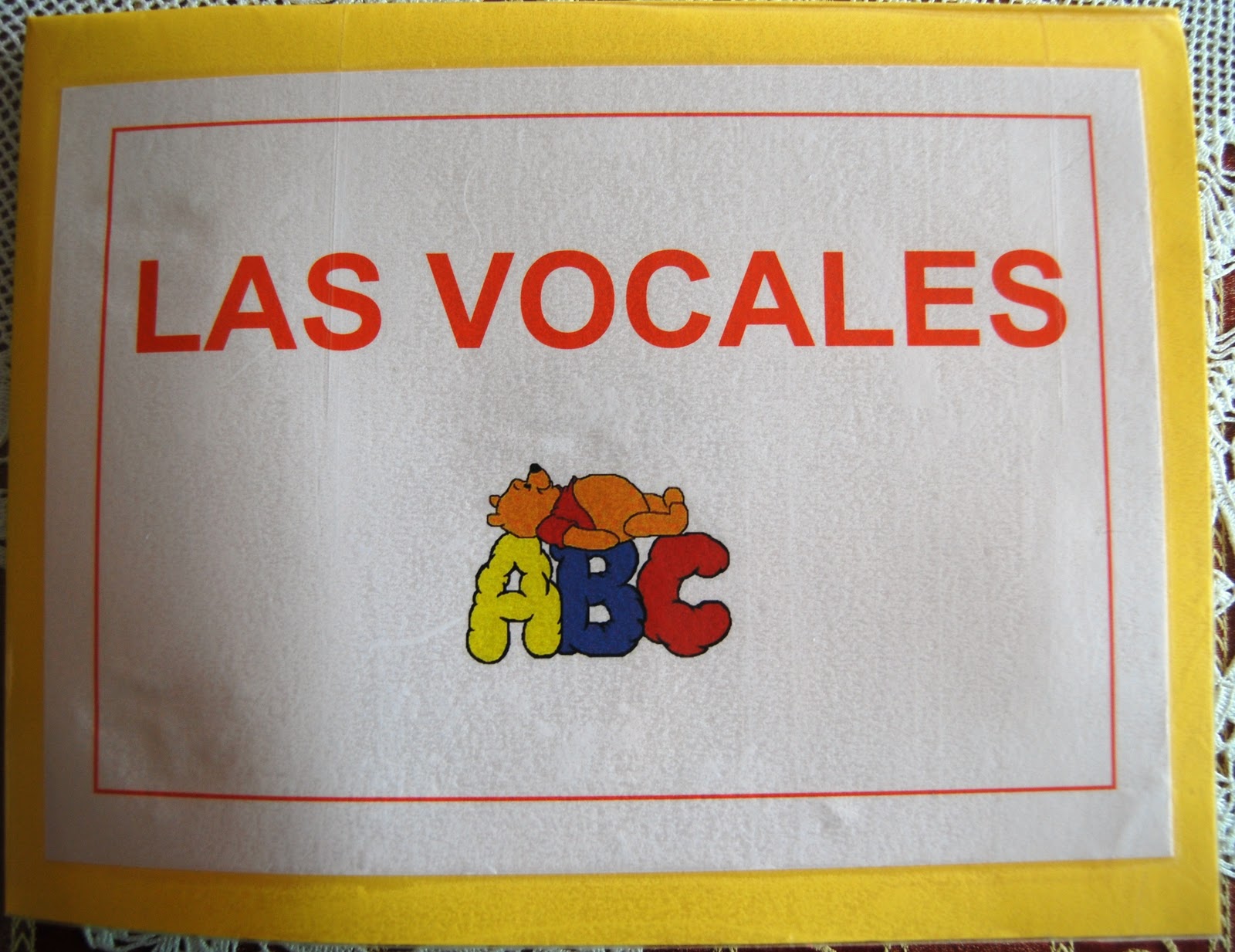 El baúl de A.L: Libro para trabajar la conciencia fonológica de las vocales