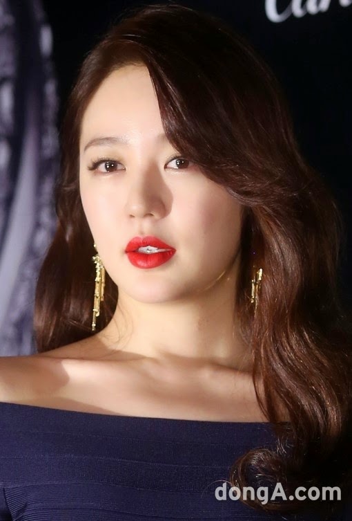 Yoon Eun Hye fires back at fans opposed to movie casting