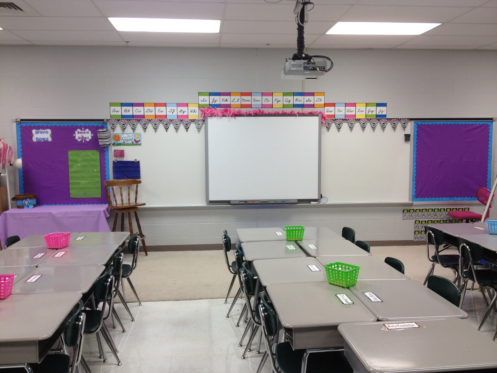 3 Teacher Chicks: Classroom Setup with Lots of Freebies!