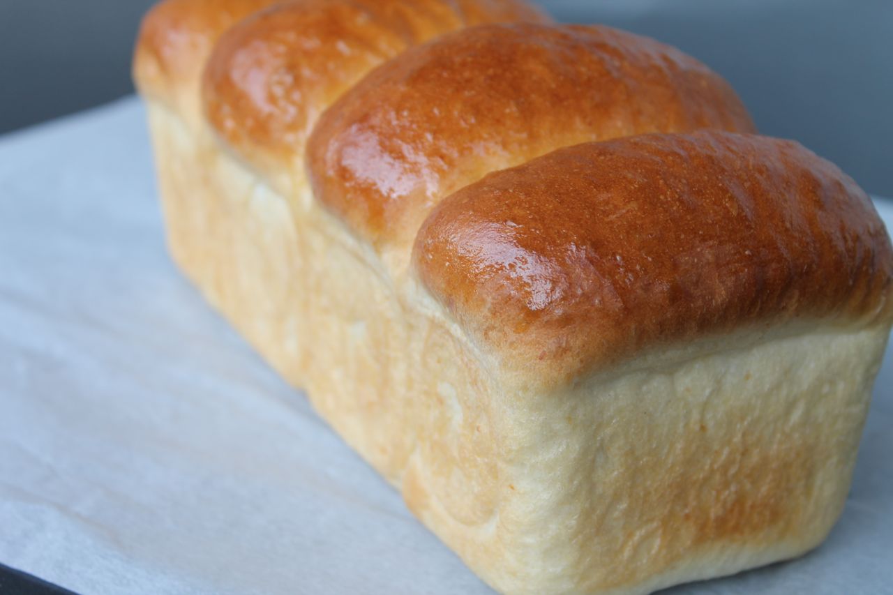 Wandering Bread: Wonderbread is Dead. Long Live Wonderbread: Three Hour, No Knead, White Bread