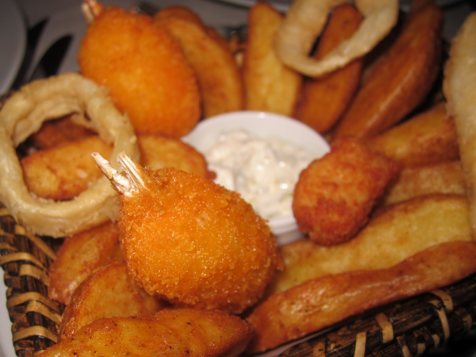 Mami-Eggroll: Istanbul Cicek Pasaji lunch and wetburger snack