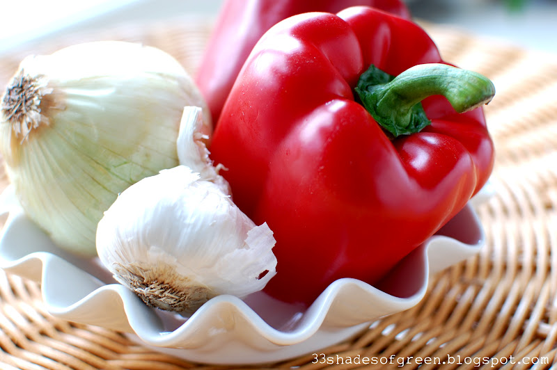 33 Shades of Green: Tasty Tuesdays: Goat Cheese & Roasted Red Pepper Pasta