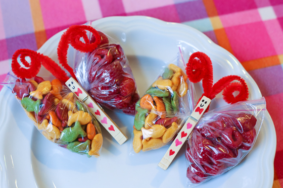 Be Different Act Normal Healthy Valentine Snacks for School Lunches be-different-act-normal-healthy-valentine-snacks-for-school-lunches