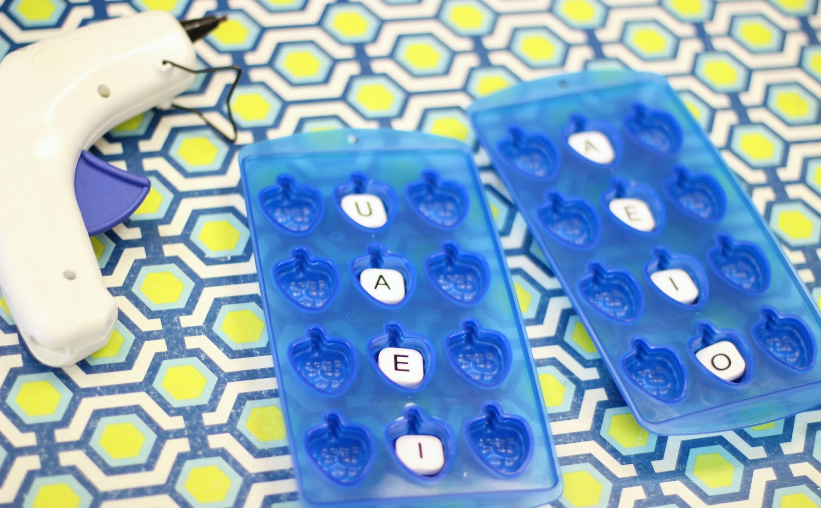 Word Work with Ice Trays Freebie : Blue Skies with Jennifer White